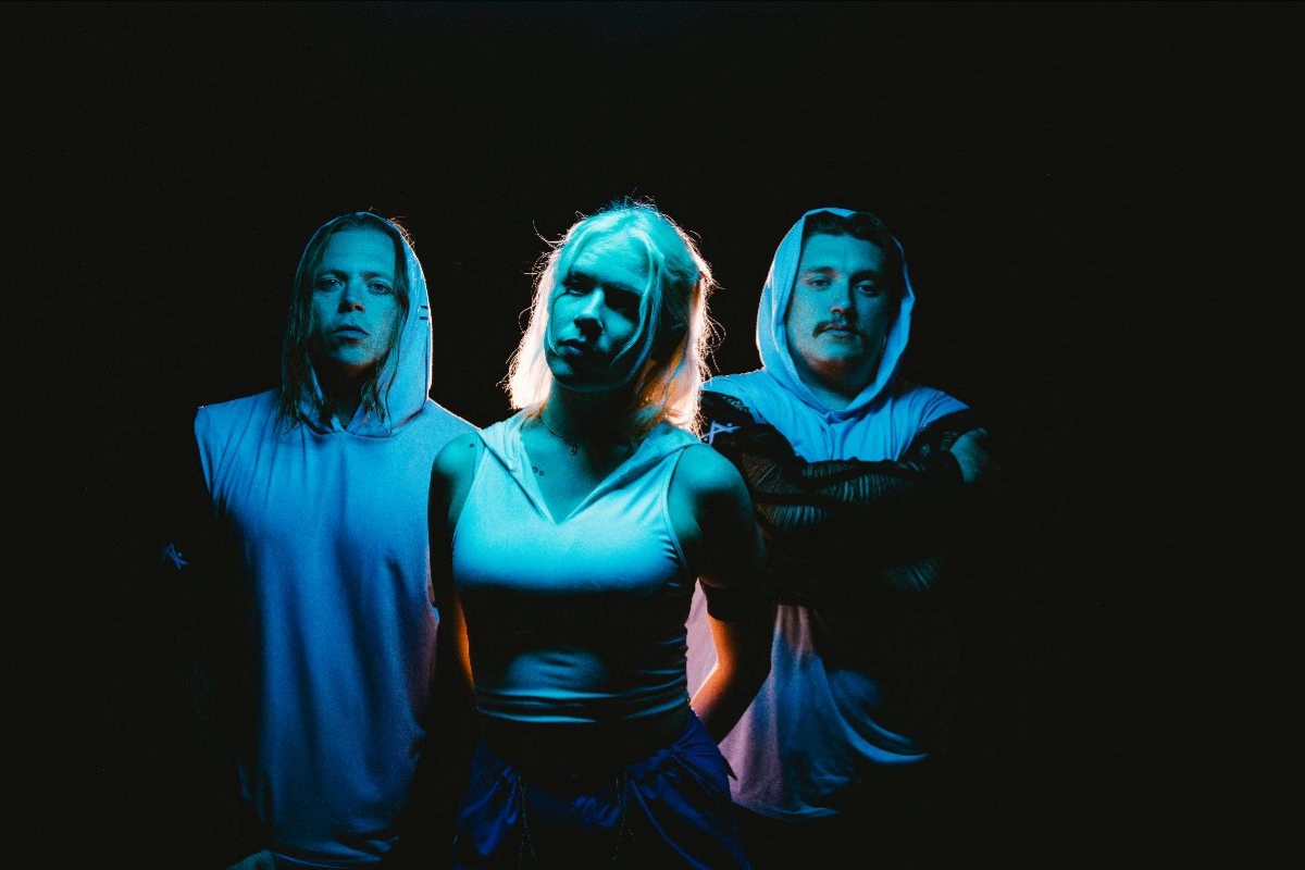 Air Drawn Dagger Drop “Bellyaches” Video – S.L.R. Magazine