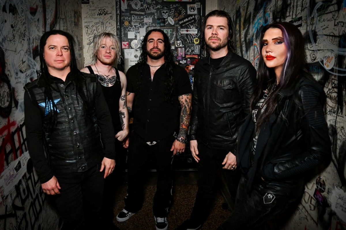 Saliva and Austin John Winkler Release 'Too Broke To Fix'
